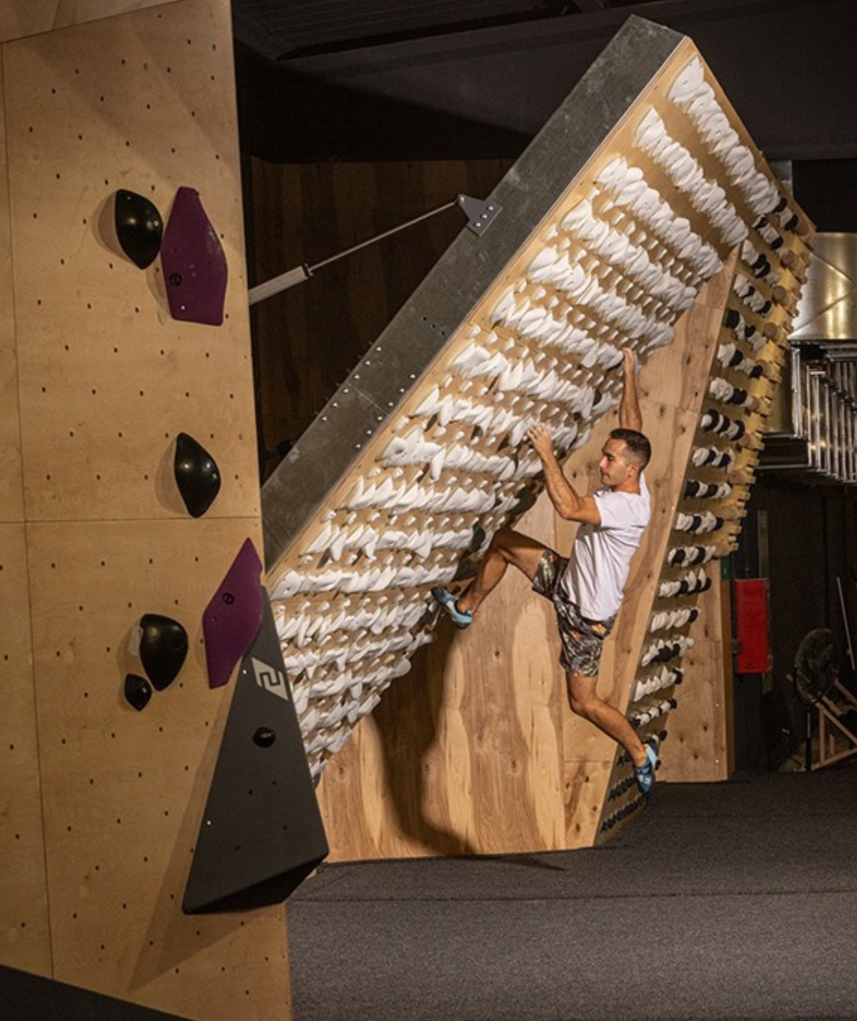 Le mur inclinable, La Kilterboard - Prises-Escalade.fr